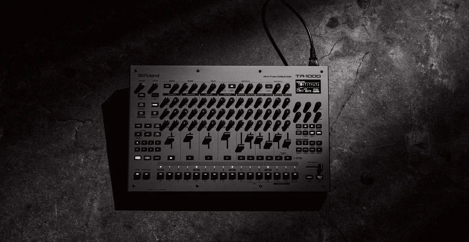 Roland TR-1000: un monstruo de los ritmos que tiene (casi) de todo y cuesta 2699€ | Hispasonic